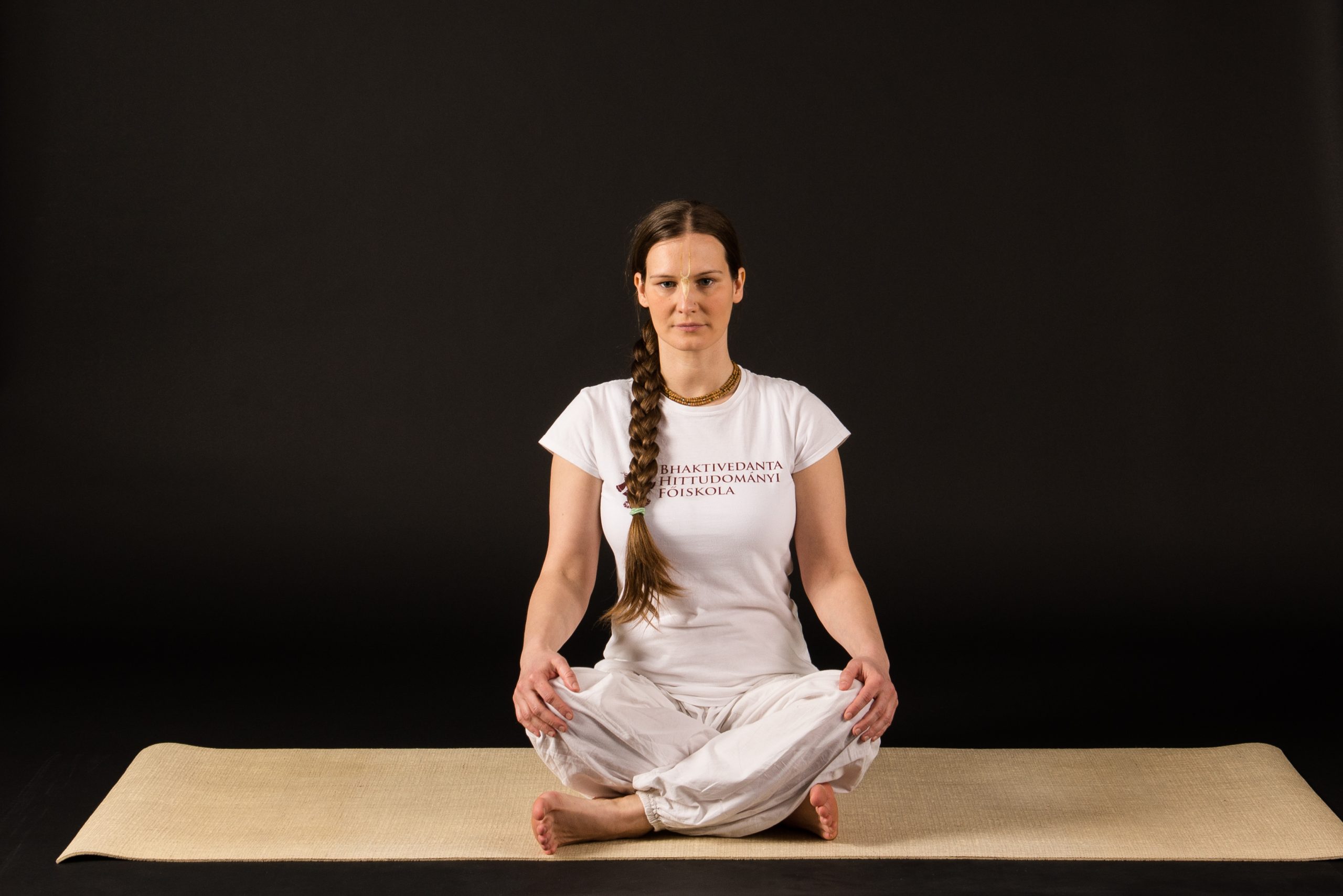 Sukhāsana - Könnyű ülésmód - Selfness Yoga